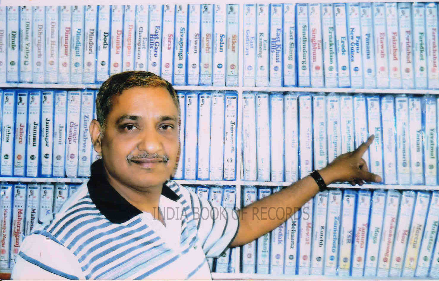 FASTEST COLLECTION OF VISITING CARDS - India Book of Records